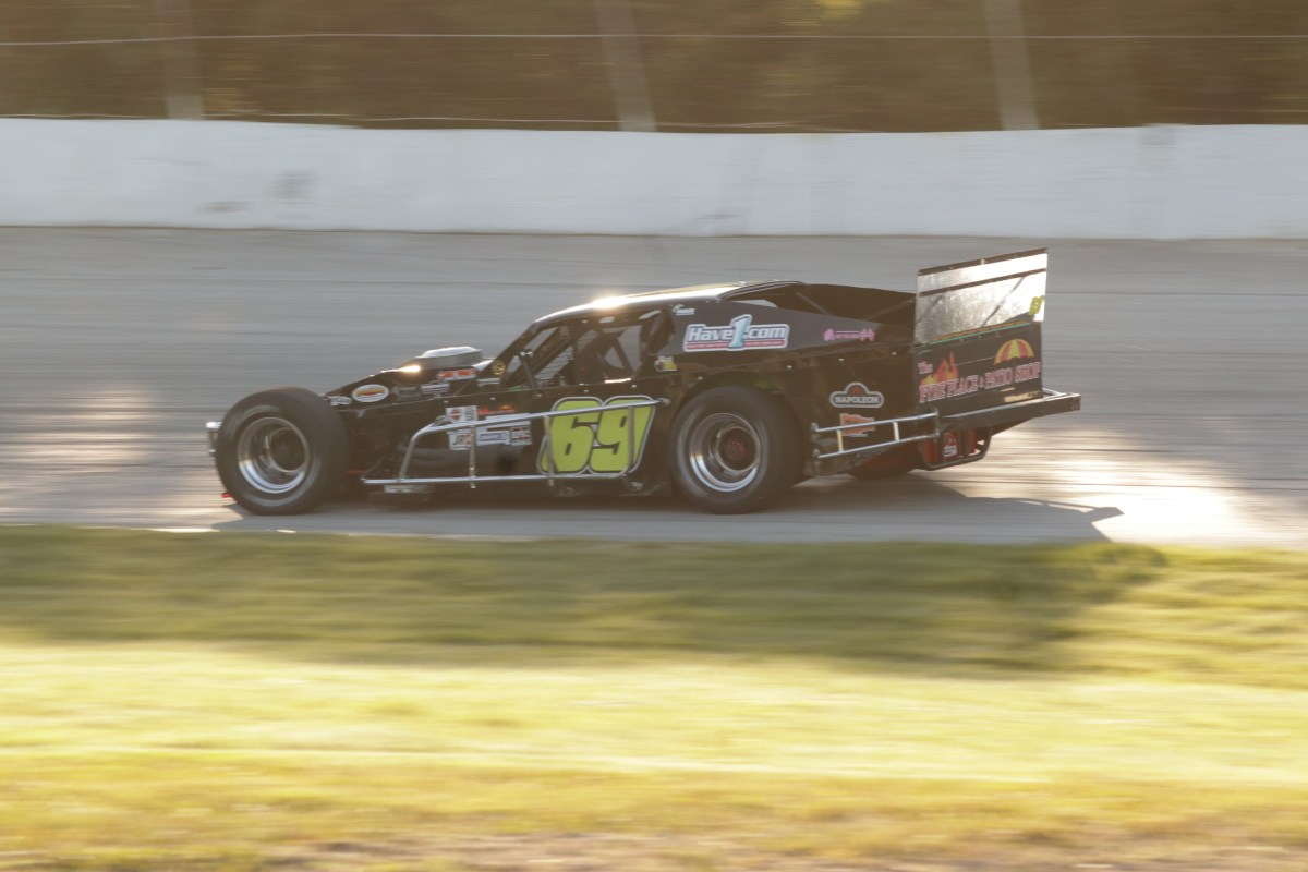 Contact Derails Wally Wilson’s Night at Sauble Speedway – Short Track ...
